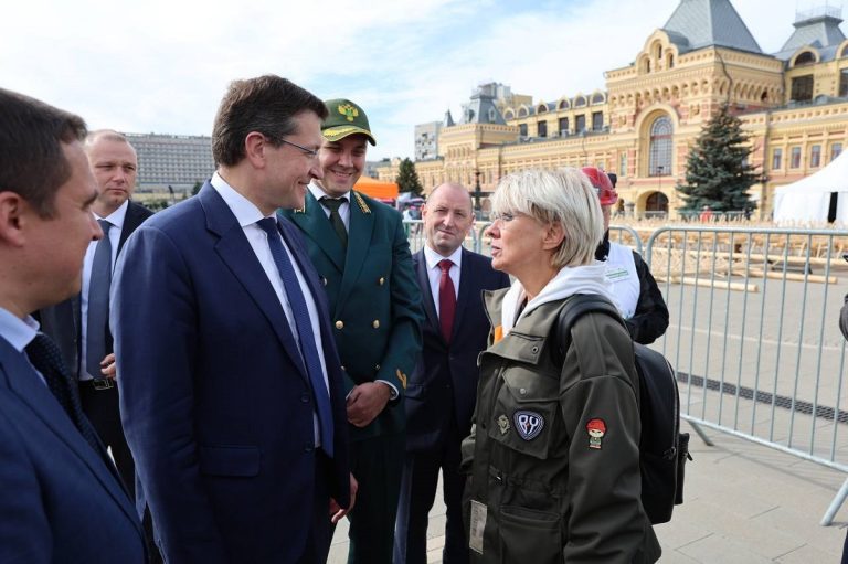 Глеб Никитин поблагодарил Илону Броневицкую за внимание к безнадзорным ...